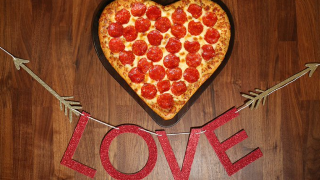 Pizza Hut relanza su pizza en forma de corazón por San Valentín