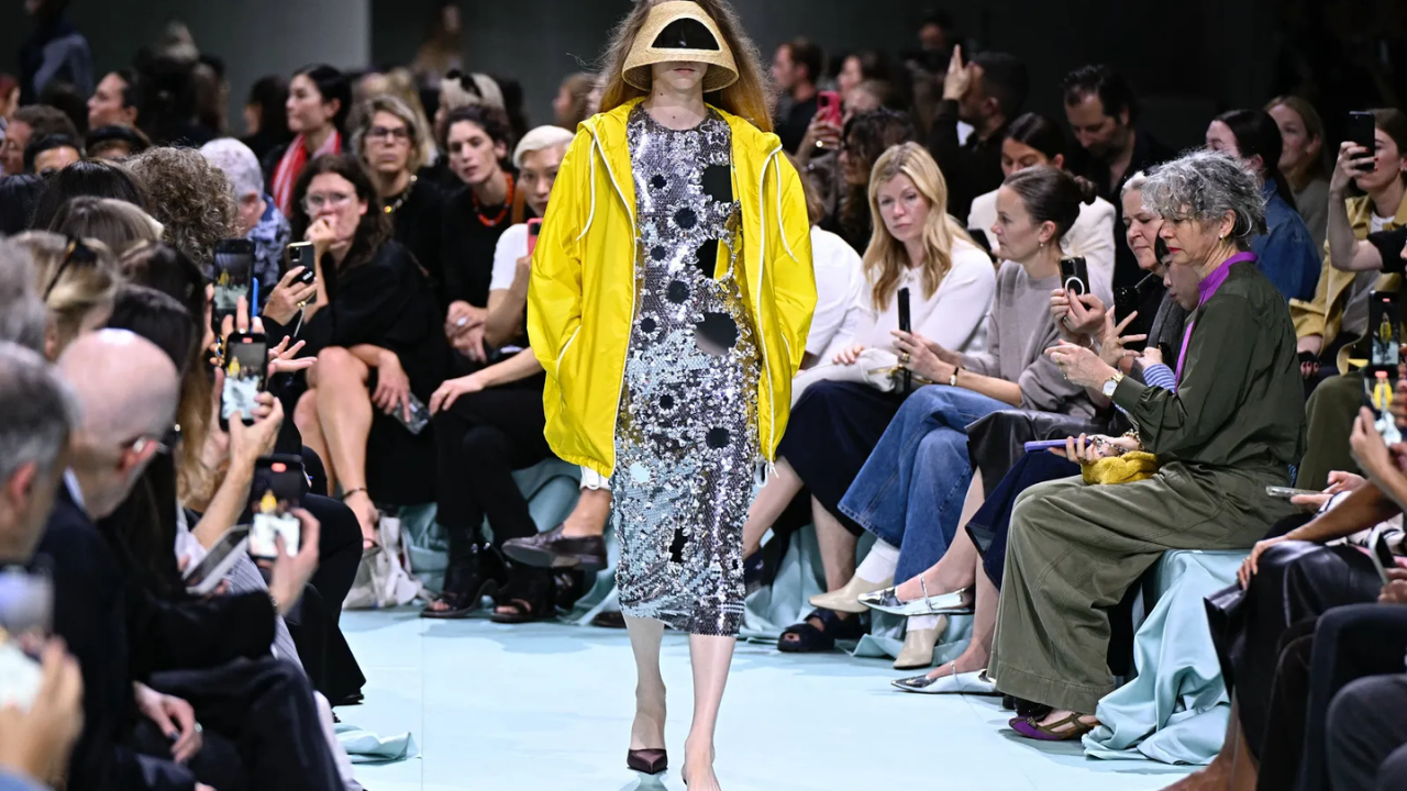 Prada compra Versace por 1.250 millones de euros y devuelve la firma ...